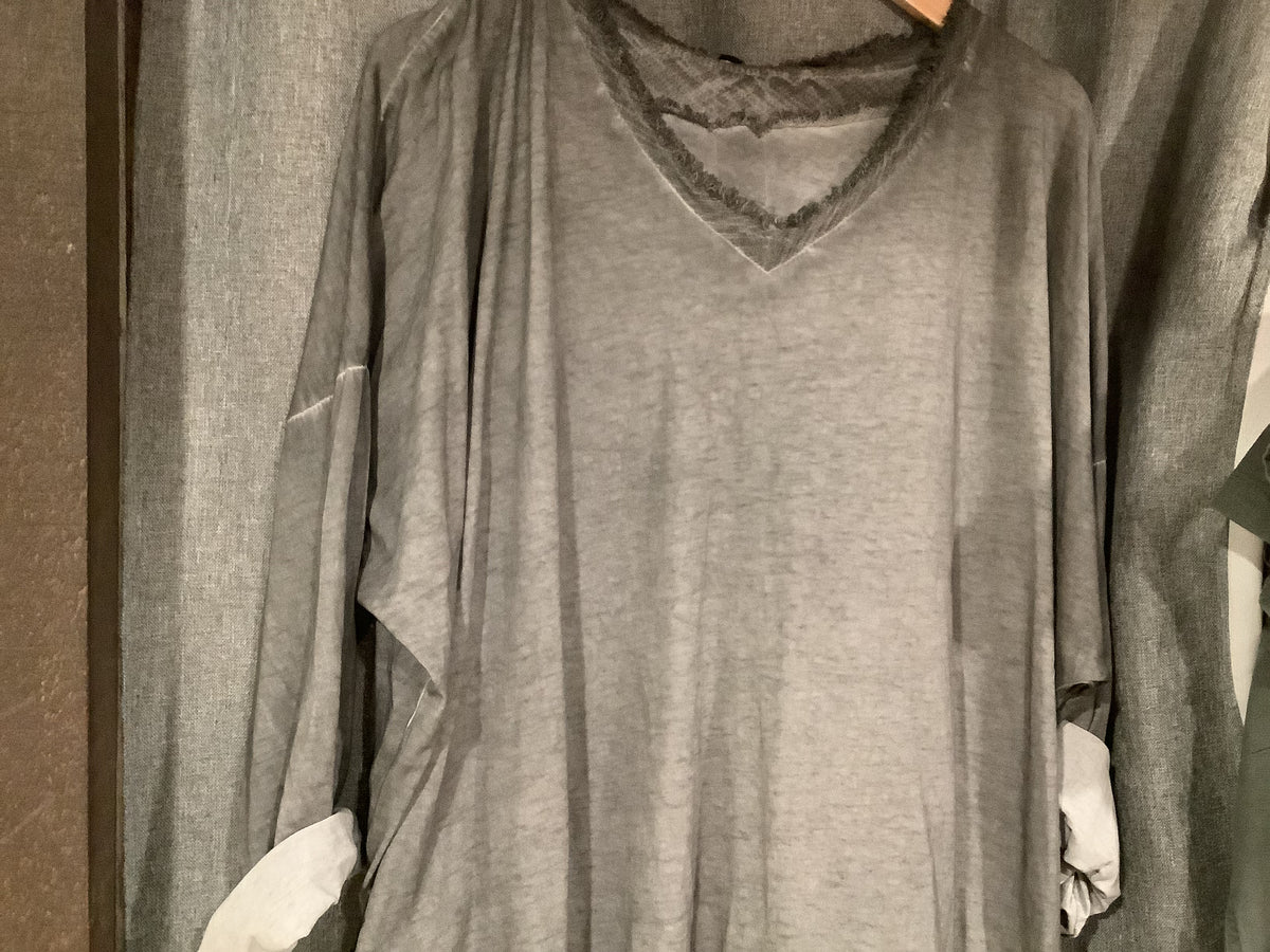 CATHERINE LILLYWHITE RAW EDGE TOP – Aria Boutique